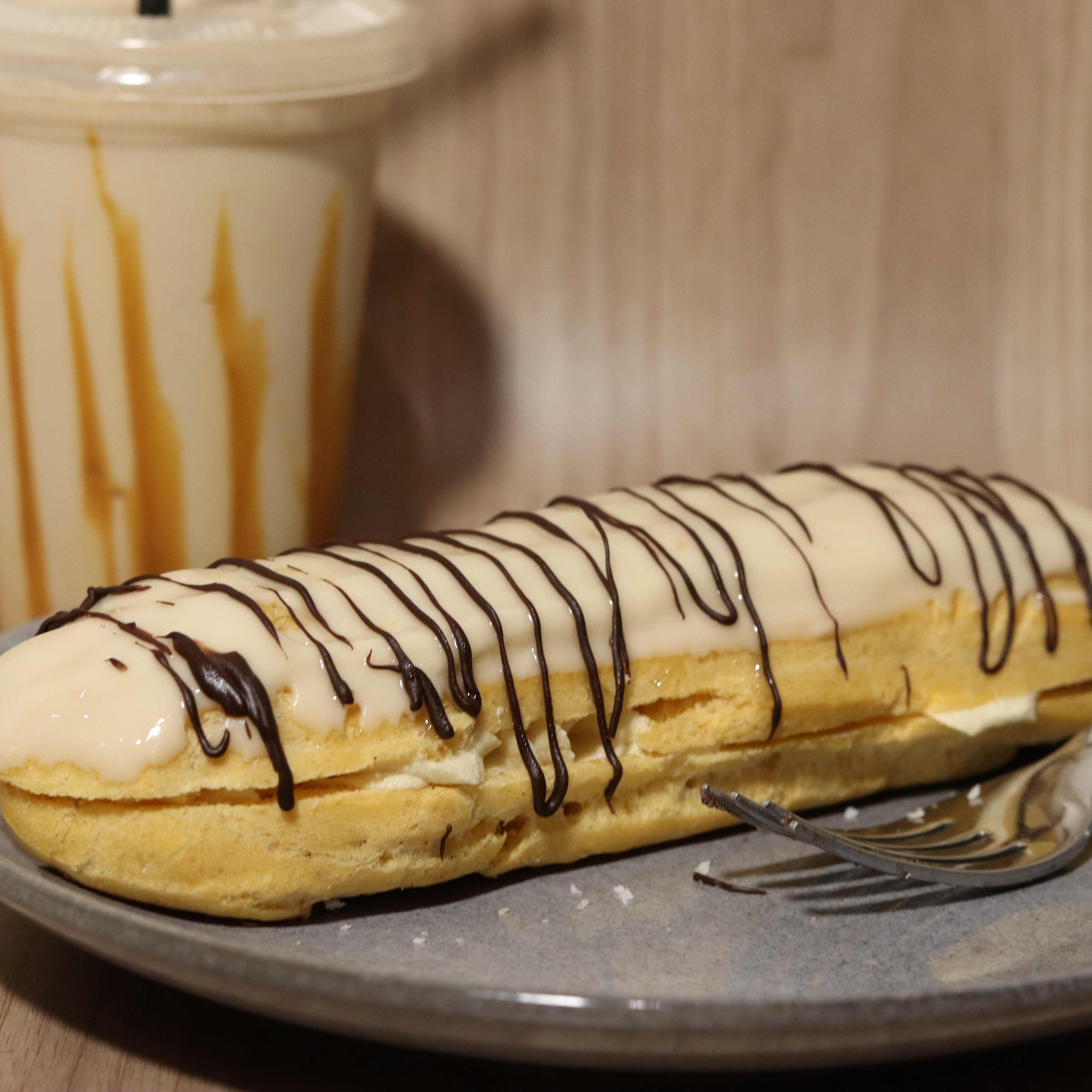 Coffee Eclair - Pareve