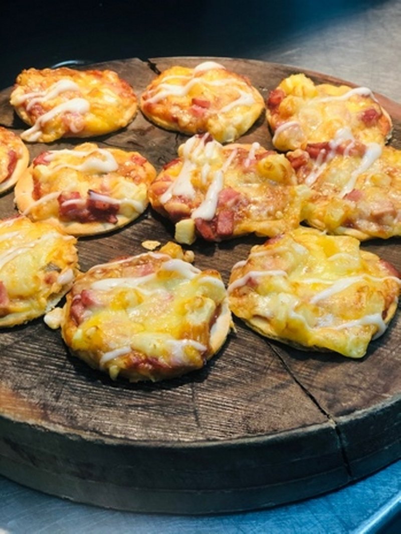 Mini Pizzas - Hawaiian