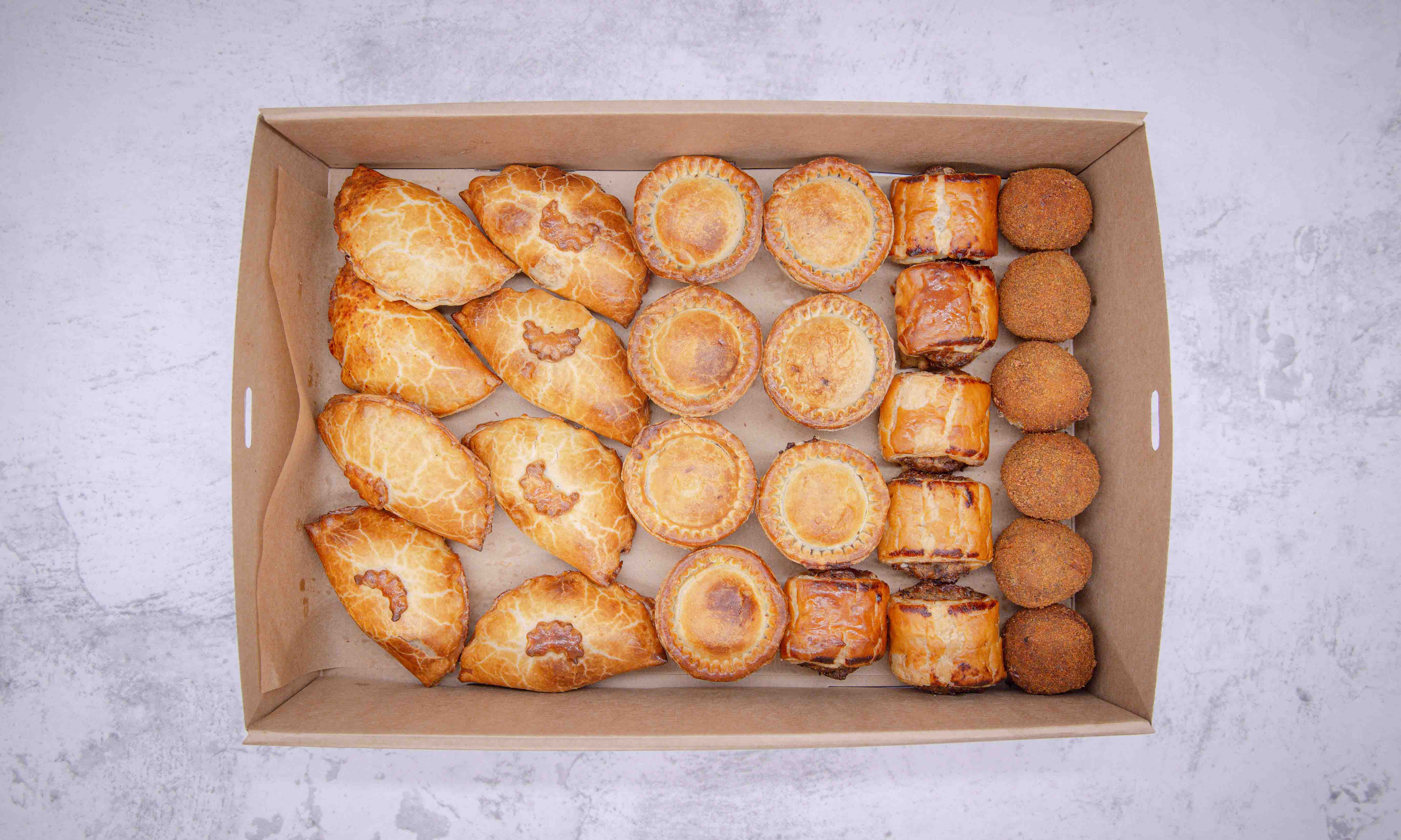 Ultimate Hot Food Collection Box of 24 | Catering Zone